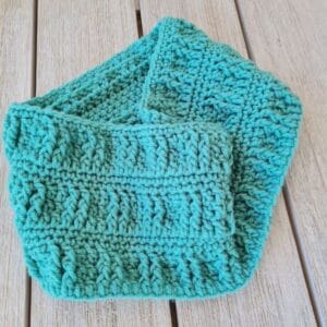 Cozy Crochet Cowl Pattern: 30-Minute Project - Sif - Sandra Stitches